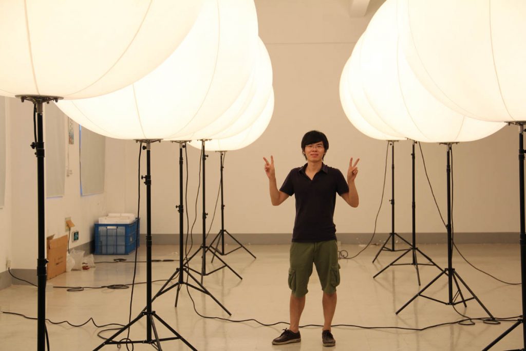 Tripod Stand Lighted Balloon In Halogen Lighting - Aerostat Balloon ...